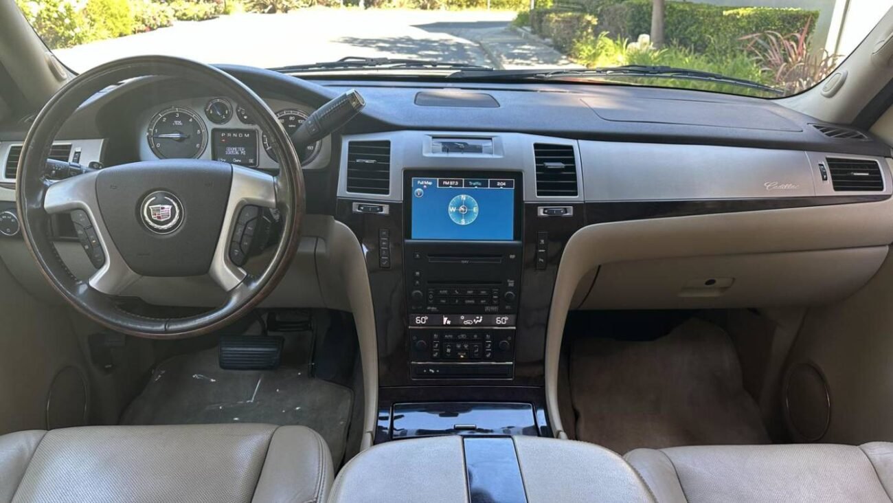2009 Cadillac Escalade ESV AWD - Bank Repossessed Cars